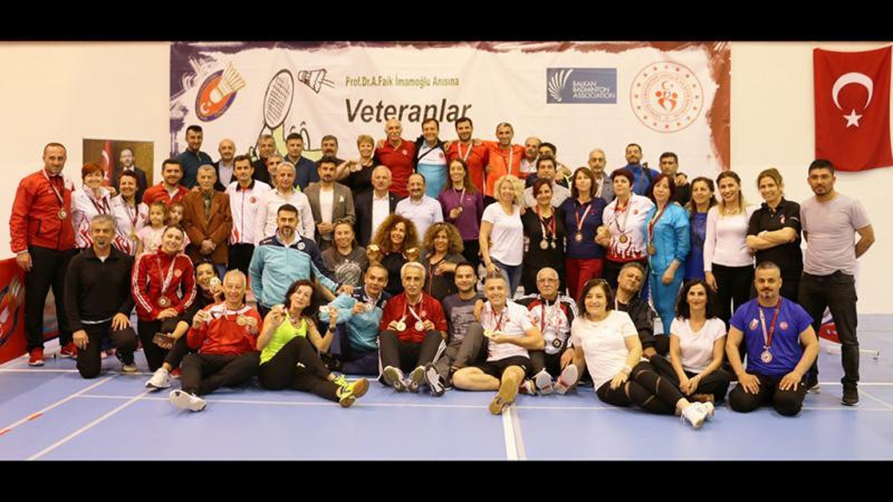 Türkiye, Veteranlar Balkan Badminton Şampiyonası'nı 91 madalya ile ...