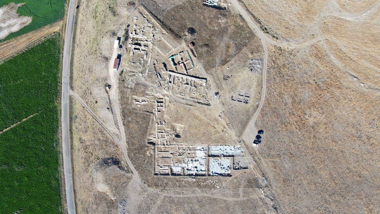 Kayalıpınar'daki kazılarda kilise kalıntılarına ulaşıldı, sivas ...