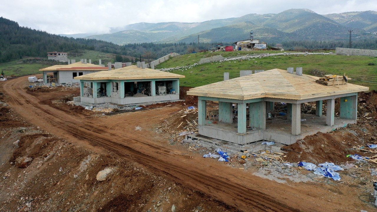 Köy tipi evler bitmek üzere