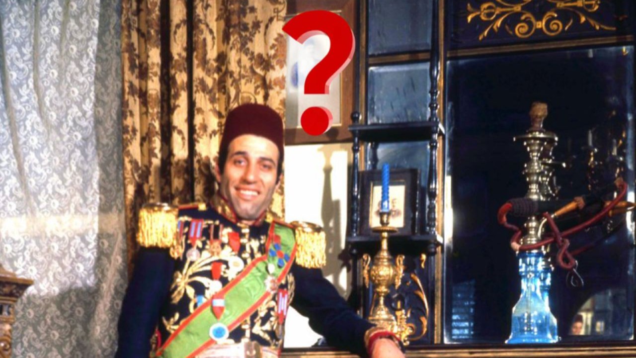 Tosun Paşa filmindeki inanılmaz ayrıntı! Kemal Sunal'ın arkasındaki ... Tosun Paşa filmindeki inanılmaz ayrıntı! Kemal Sunal'ın arkasındaki ...